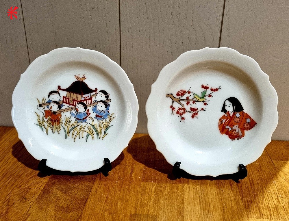 Japanese Ceramic Plates with Stand - Pair - Koi Logic